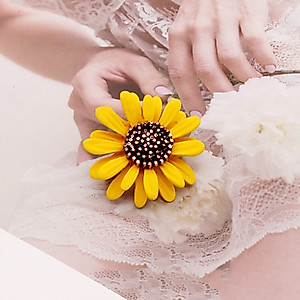 Yellow Daisy Brooch Pin, White Sun Flower Brooch.Enamel Charm Daisy Coat Collar Brooch for Women (Yellow)