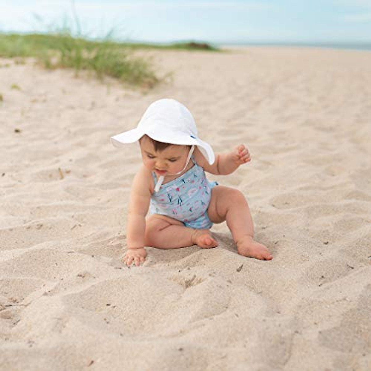 i play. by green sprouts Baby & Toddler Brim Sun Protection Hat | All-day UPF 50+ sun protection for head, neck, & eyes, White, 9-18 Months
