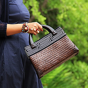 QTKJ Straw Bag, Beach Bag for Women, Handmade Rattan Handbag, Boho Retro Woven Tote Bag Round Wooden Handle, Summer Bag for Beach Vacation Daily