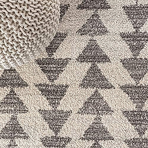 JONATHAN Y MOH206B-8 Aisha Moroccan Triangle Geometric Indoor Farmhouse Area-Rug Bohemian Minimalistic Easy-Cleaning Bedroom Kitchen Living Room Non Shedding, 8 X 10, Cream,Gray