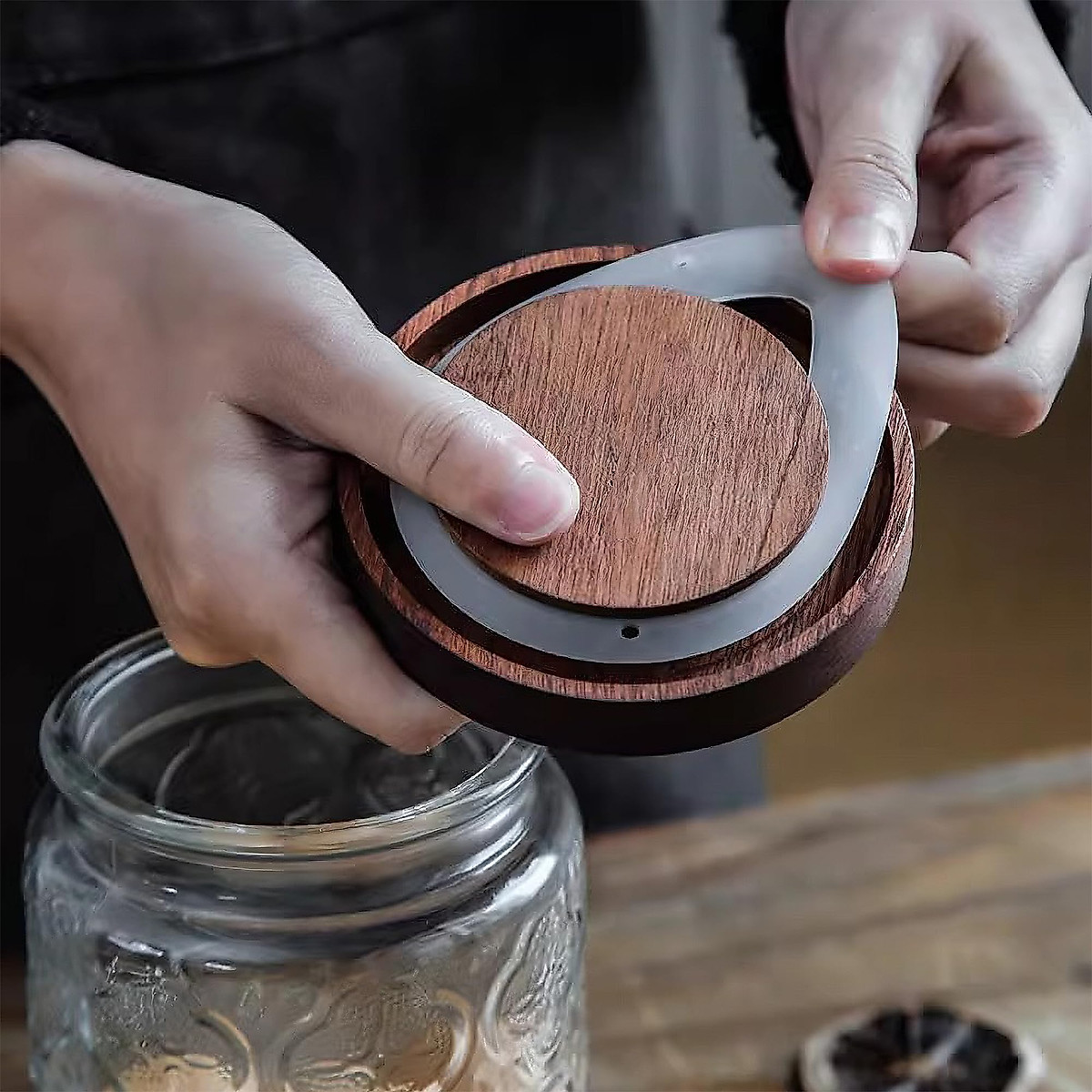 Custde Vintage Glass Jar, 23.7oz Airtight Glass Storage Jar with wooden Lid Glass Food Storage Containers for Kitchen Counter, Decorative Jar for Coffee, Tea, Sugar, Candy Jar, Cute Jar