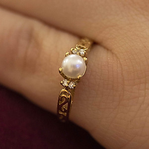 Direct-Jewelry 14k Yellow Gold Freshwater Cultured Pearl And Diamond Filagree Ring (Size 7)