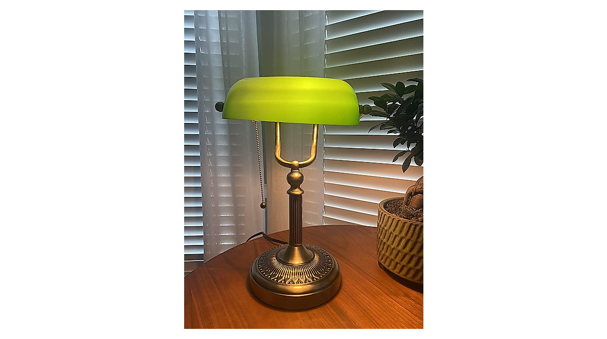 Classic Green Glass Bankers Desk Lamp - Pull Chain Switch