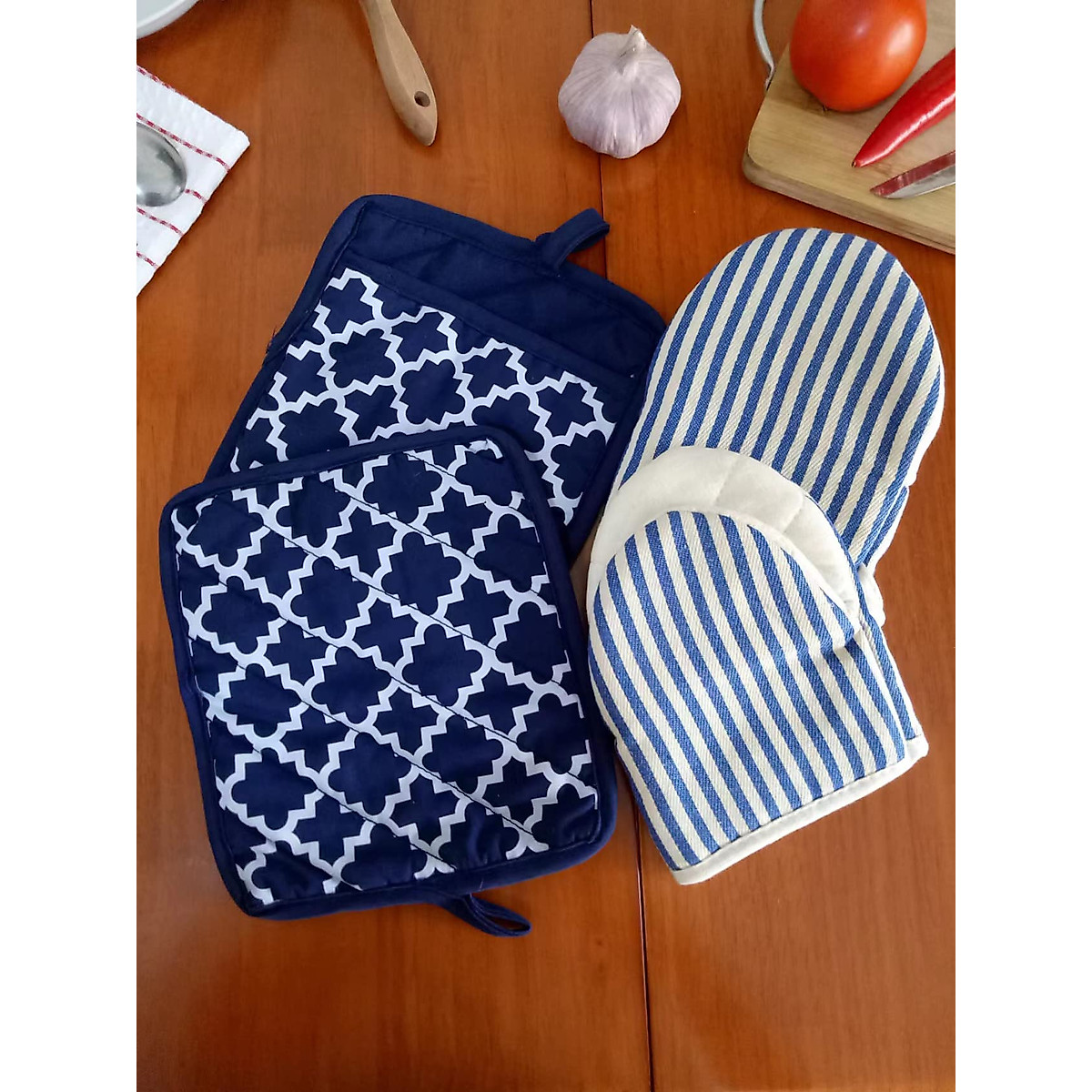 Cotton Oven Mitts and Pot Holder Sets Stripe and Geometric Trellis Pattern 4 Pack Heat Resistant 482°F Cotton Infill Breathable Fabric for Kitchen Cooking Baking