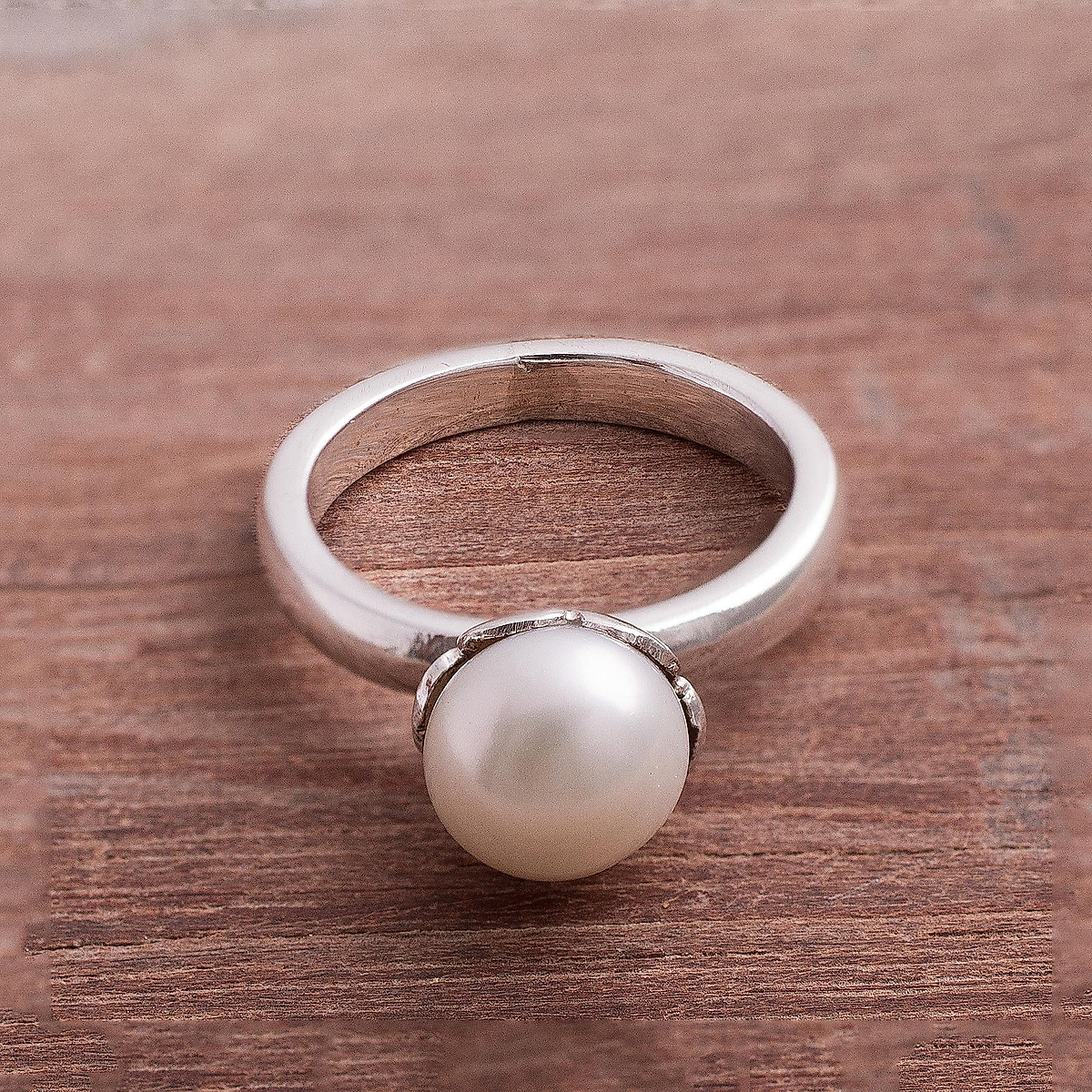 NOVICA Artisan Handmade Cultured Pearl Cocktail Ring White from Peru Sterling Silver Freshwater Single Stone Floral Birthstone [crownbezel 0.4 in L x 0.4 in W x 0.3 in H Band Width 3 mm W] ' White