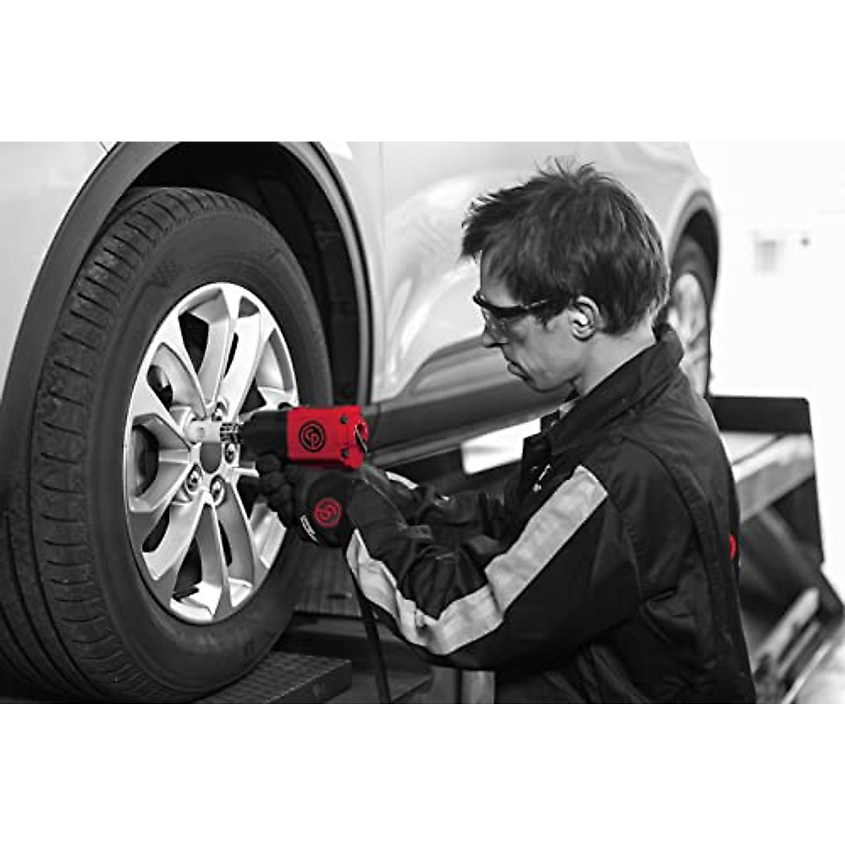 Chicago Pneumatic CP7741 Air Impact Wrench (1/2 Inch), Air Impact Gun Industrial Repair & Assembly Tool, Pistol Handle, Twin Hammer, Max Torque Output 715 ft. lbf/970 Nm, 10000 RPM