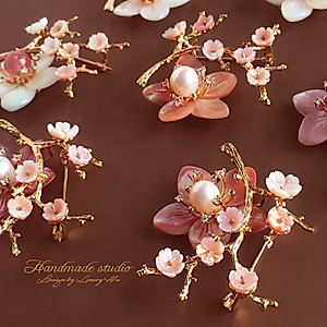 CCijiNG New Year Brooches for Women with Crystal, Flower, Rhinestone Brooches Pins Elegant Jewelry Blossom Fashionable Gifts Ladies Bouquet Brooches Pin for Birthday, Party, New Year, Wedding（Pink）