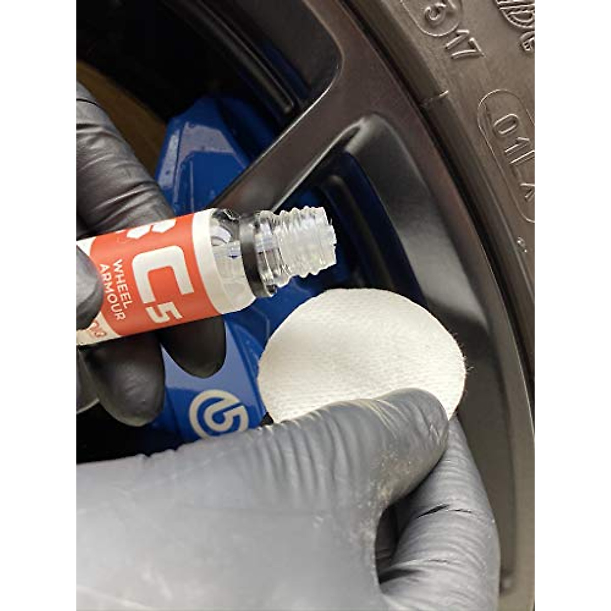 Gtechniq - C5 Wheel Armour - Long Term Protection for Wheels and Rims (1-2 Years), Repels Brake Dust and Contaminants, Safe on Brake Calipers, Withstands Temperatures up to 1112F (30 milliliters)
