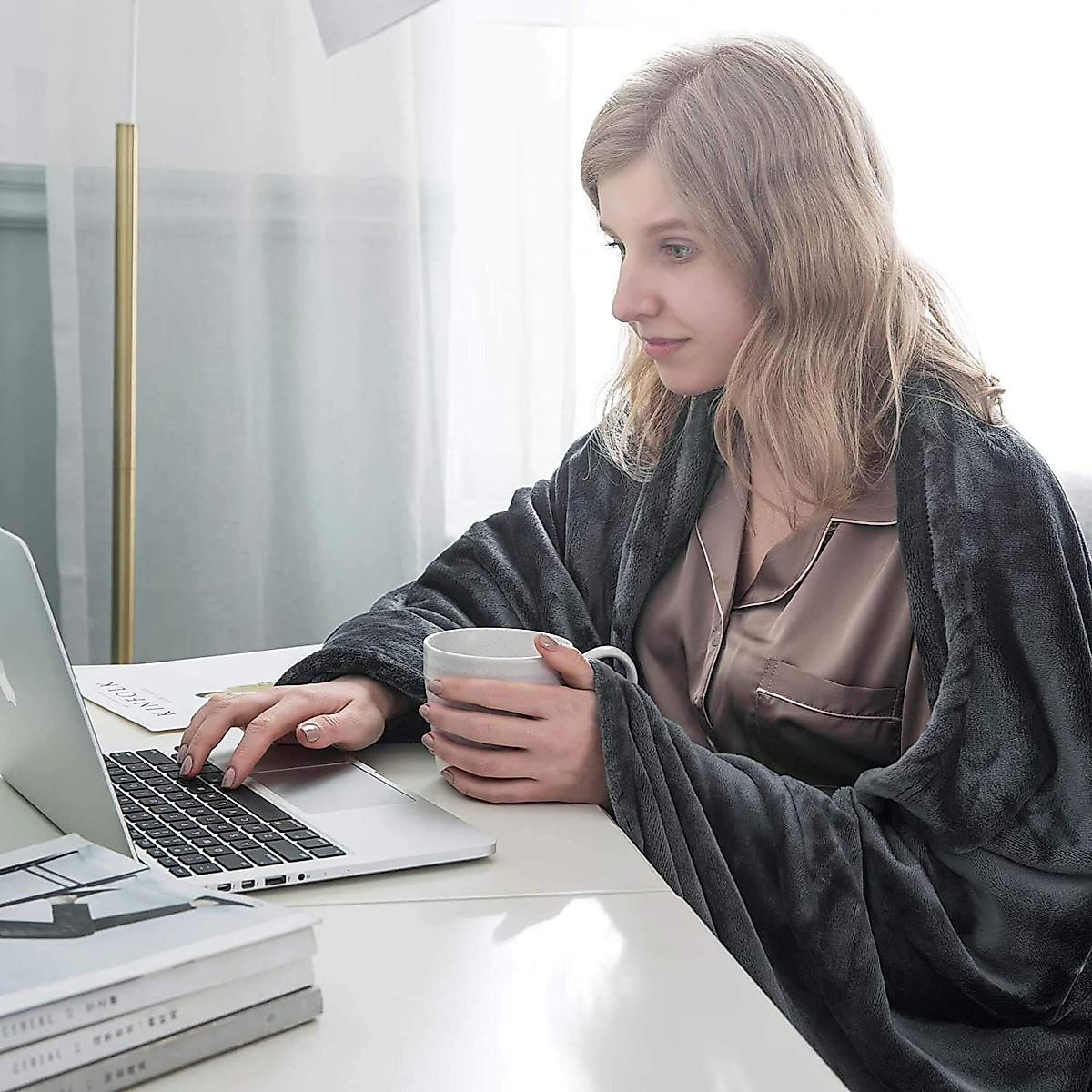 MOONLIGHT20015 Fleece Blanket Twin Size - Super Soft Cool Fuzzy Dark Grey Throw Blanket for Couch and Sofa - Lightweight Luxury 400 GSM Microfiber Fluffy Bed Blankets and Throws, 60 x 80 Inches (Twin)