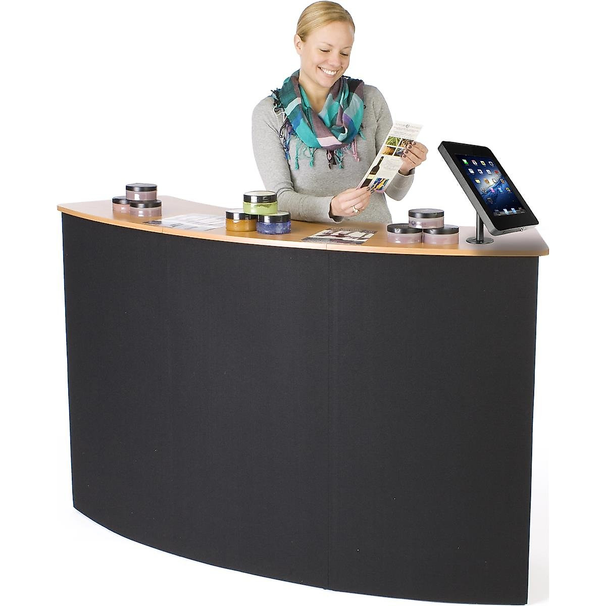 Displays2go Exhibit Tradeshow Counter with iPad Stand – Laminated MDF, Aluminum, Steel, Black Finish with Brown Wood Grain (CTR5IPDGBK)