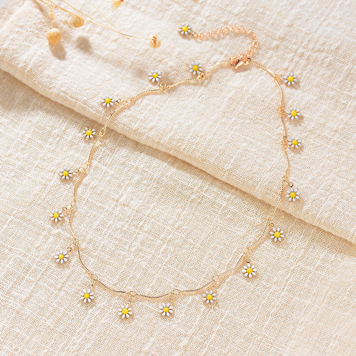 Valloey Rover Daisy White Choker Necklace for Women Gold Tiny Flower Charms Choker Plated 14k Gold Dainty Boho Choker Necklace