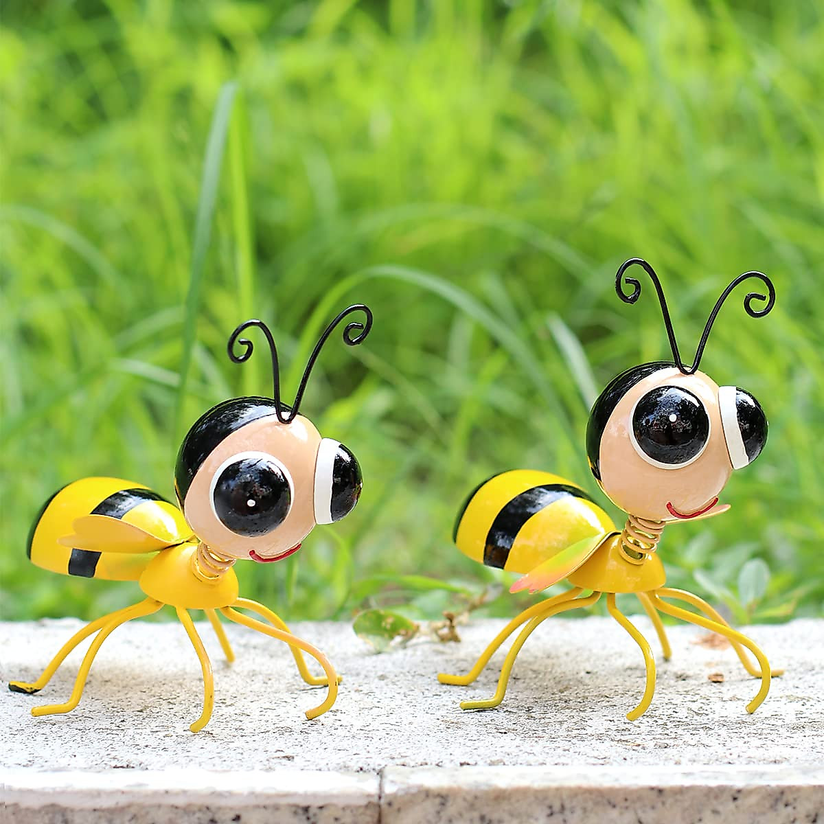 Cruis Cuka Metal Yard Art Garden Decor Cute Bee Lawn Ornament ​Hanging Wall Sculpture - Set of 2