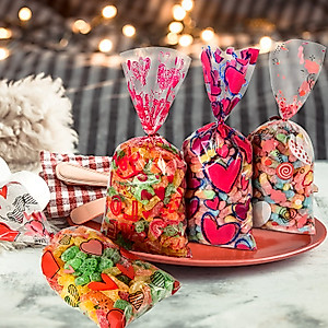 SPERPAND 120 Pieces Valentine Cellophane Gift Bags Plastic Candy Bags with Twist Ties for Valentine, Birthday, Party Favor Supplies