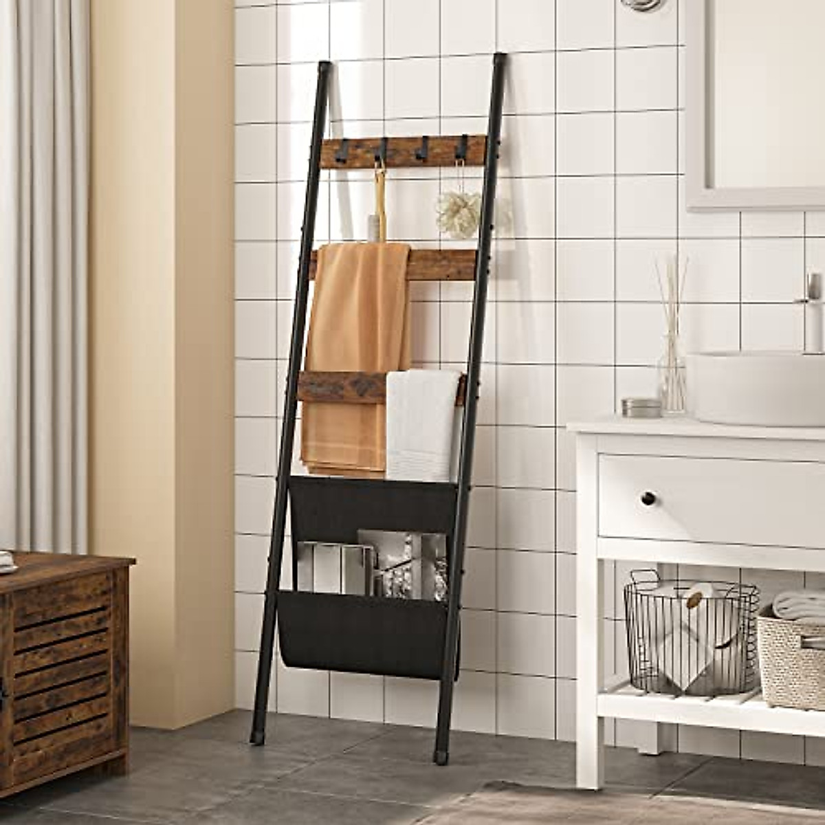 HOOBRO Blanket Ladder, 5 Tier Towel Rack, 17.3" L x 63" H, Wall-Leaning Blanket Rack, Decorative Ladder Holder with 4 Hooks and Pocket, Drying and Display Rack for Bathroom, Rustic Brown BF32CJ01