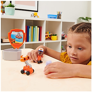 Paw Patrol, Zuma’s Deluxe Movie Transforming Toy Car with Collectible Action Figure, Kids Toys for Ages 3 and up