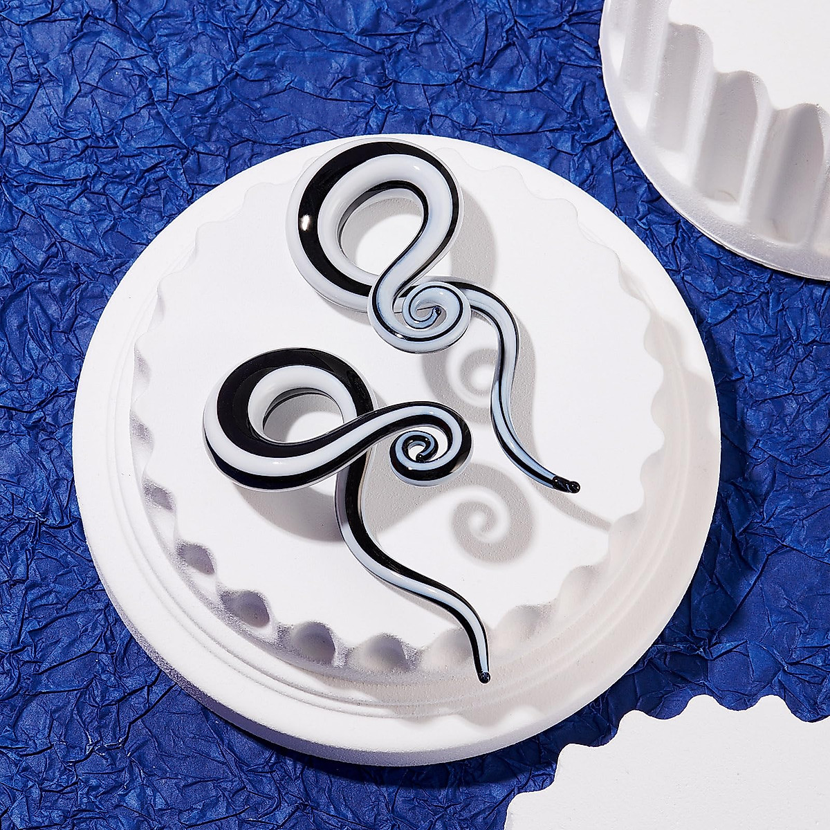 Qmcandy 2 Pieces Glass Spiral Tapers Glitter Twist Stretchers Ear Gauges 00g Black Lines