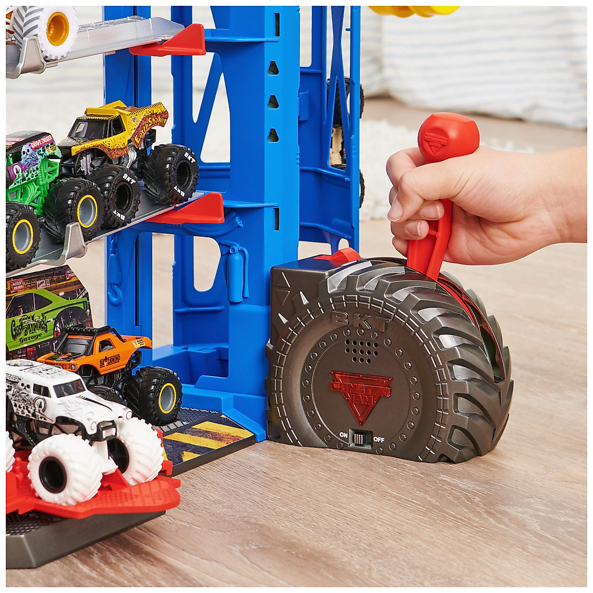 Monster Jam Garage Playset and Storage with Exclusive Grave Digger Monster Truck, Lights & Sounds, Kids Toys for Boys and Girls Ages 4-6+