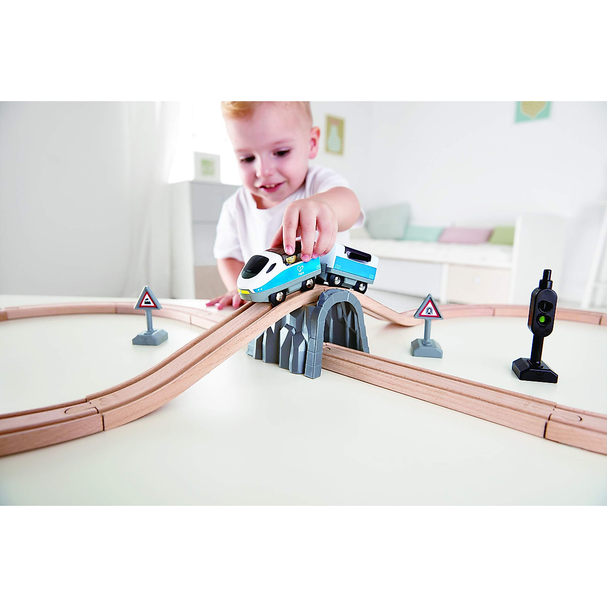 Hape E3729 Figure 8 Safety Train Railway Set, 14.76" L x 3.15" W x 9.45" H, Multicolor
