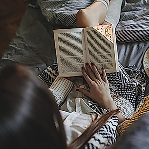 4 Pcs Embroidered Bookmark, Felt Triangle Page Stitched Corner Handmade Bookmark, Cute Flower Letter Embroidery Bookmarks, for Book Reading Lovers Meaningful Gift