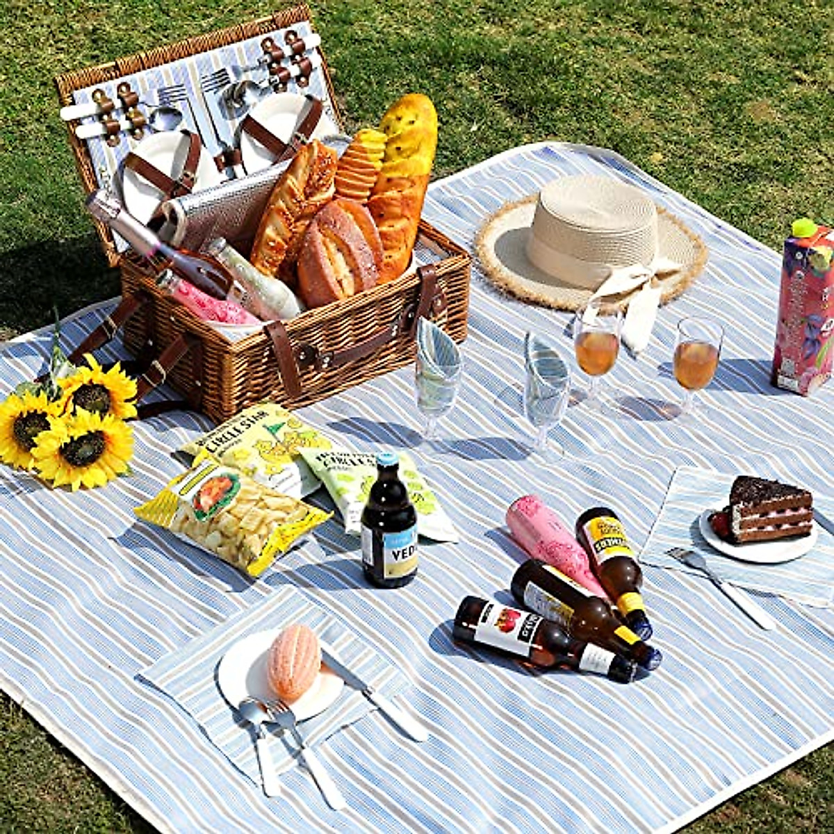 HYBDAMAI Willow Picnic Basket Set for 4 Persons with Waterproof Picnic Blanket, Wicker Picnic Basket for Camping, Outdoors, Valentine's Day, Christmas, Thanksgiving, Birthday