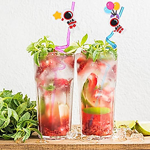 32pieces Kids Drinking Straws Reusable Outer Space Theme Kids Party Straws for Theme Party Crazy Straw（Astronauts）