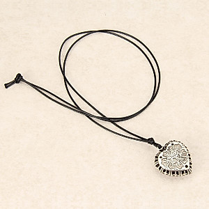 GelConnie Leather Pendants for Women Red Heart Necklace Alloy Agate Pendant Necklace Ethnic Brown Leather Necklace Choker Chunky Pendant Necklaces