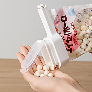 Yvey Food Clip Set, 2 Sizes, Flip-Up Chip Bag Clips for Airtight Food Storage, Durable Plastic Sealing Clips (Square)