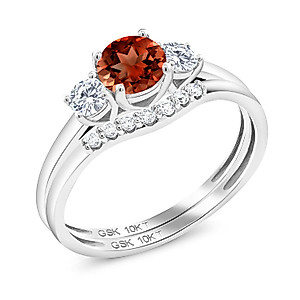 Gem Stone King 10K White Gold Red Garnet and White Lab Grown Diamond 3-Stone Bridal Engagement Wedding Ring Set For Women (1.24 Cttw, Gemstone January Birthstone, Round 5MM, Size 8)