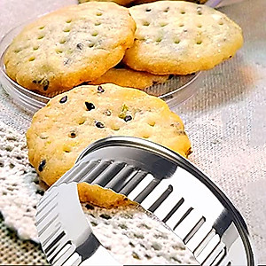 Xoutuo Fluted Edge Round Cookie Biscuit Cutter Set 12, Metal Circle Biscuit Cutters Set, Wave Pastry Donut Doughnut Cutter Set Serrated Round Fondant Cake Cookie Cutters
