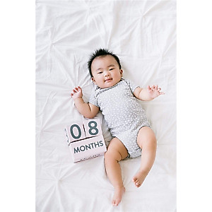 Pearhead Wooden Baby Photo Sharing Milestone Age Blocks, Monthly Milestone Prop For Baby Girl, Gift For New And Expecting Parents, Set of 3 Blocks, Pink