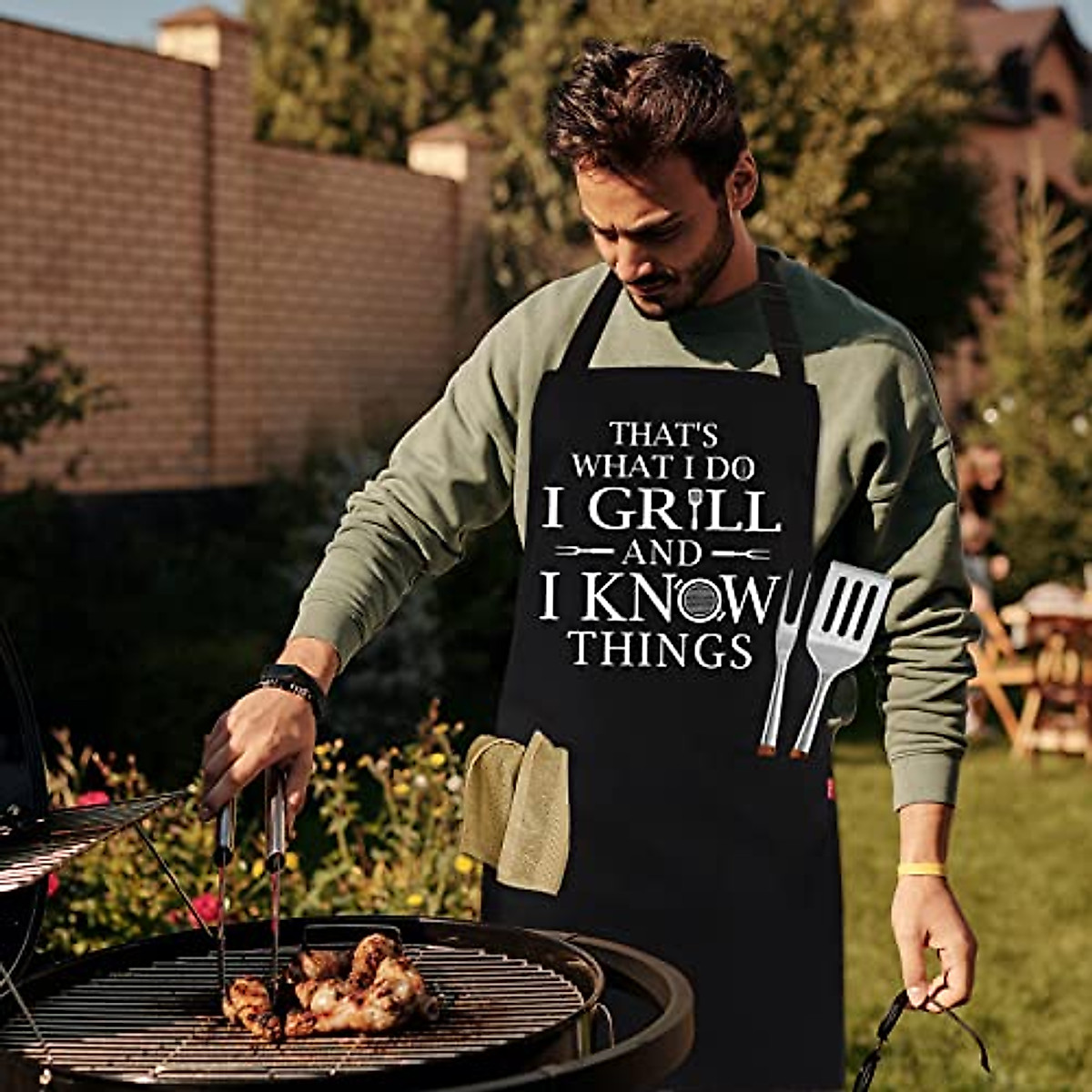 ALIPOBO Funny Grilling Aprons for Men - BBQ Cooking Apron with 2 Pockets, Adjustable Neck Strap and 40" Long Ties - That's What I Do I Grill and I Know Things