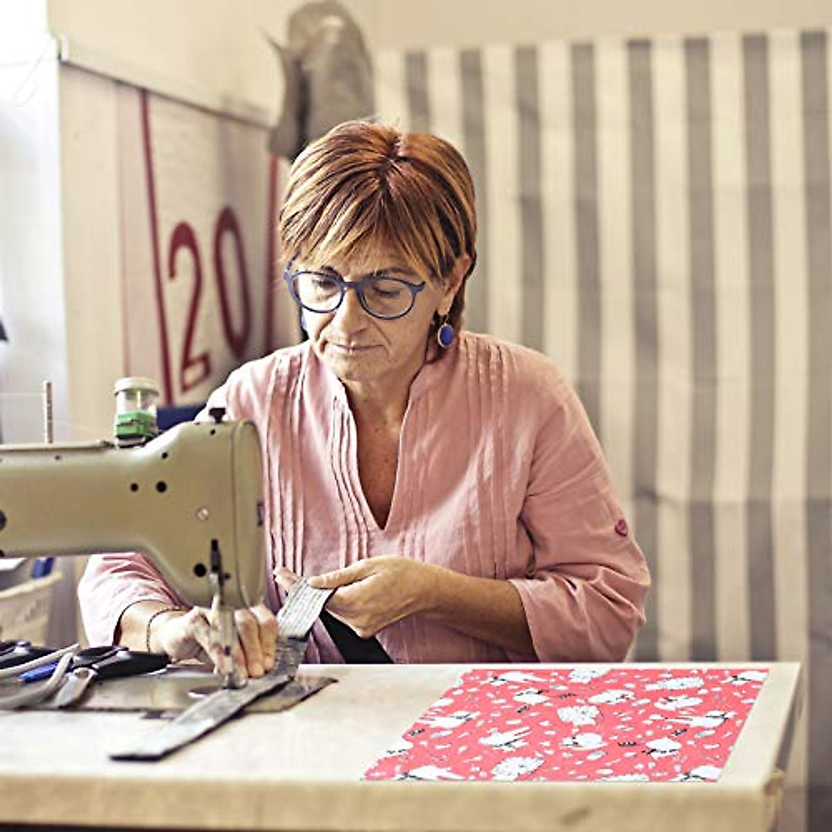 Healifty Quilting Fabric 7Pcs Cotton Fabric Bundle Animal Quilting Sewing Fabric Patchwork Cloths Sheets for DIY Craft Scrapbooking Mouth Cover Purse Bag 25x25cm Embroidery Fabric