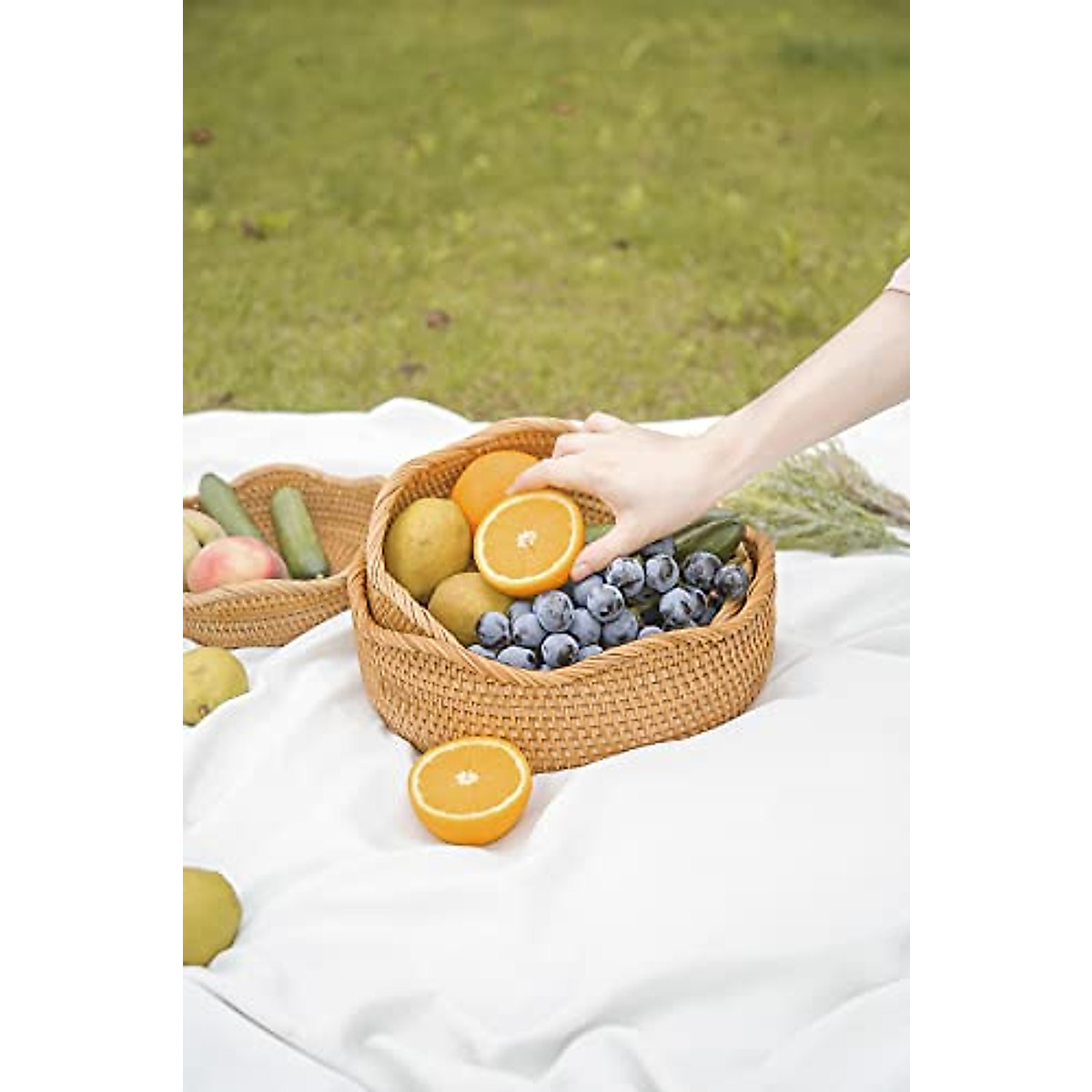 HITOMEN Handmade Rattan Bread Baskets Round Wicker Fruit Serving Storage Bowls, Natural Woven Decorative Kitchen Counter Organizing (Honey Brown) Set of 3