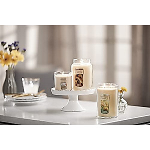 Yankee Candle French Vanilla Scented, Classic 22oz Large Jar Single Wick Candle, Over 110 Hour Burn Time, Ideal for Entertaining and Personal Relaxation