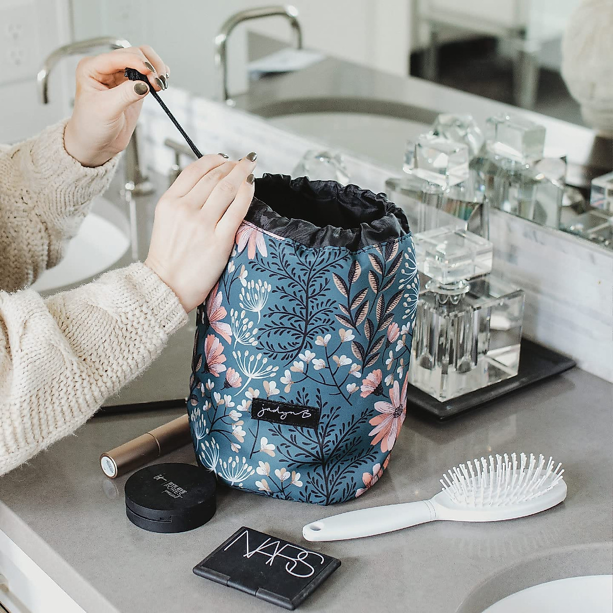 Jadyn Durable Cinch Top Makeup Organizer - Compact Travel Makeup Bag - 7 Interior Pockets for Cosmetics - Drawstring Toiletry Travel Bag for Women - 6L Storage Capacity - (Navy Floral)