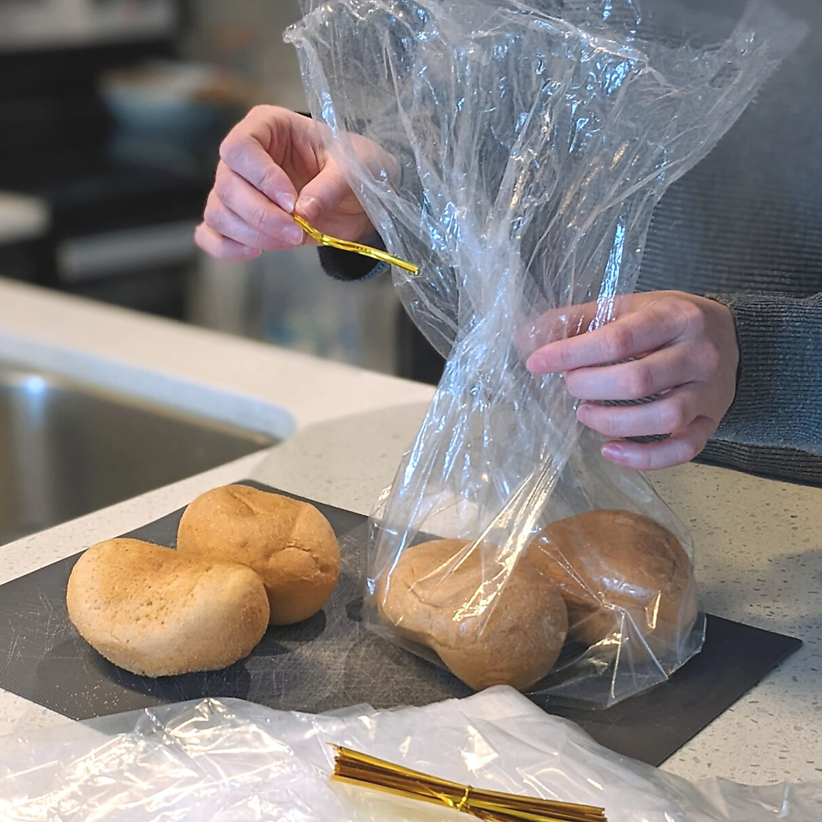 Reusable Plastic Bread Bags for Homemade Bread - 100 Pack Clear Bread Bag with Ties For An Airtight Moisture-free Preservation and Storage- Bread Loaf Bags for Home Bakers and Bakery Owners