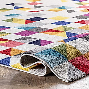 nuLOOM Triangle Geometric Area Rug, 5' x 8', Multi
