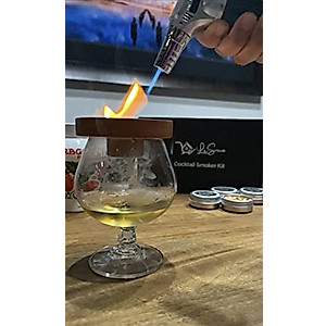 Whiskey Bourbon Cocktail Smoker Kit - Old Fashioned Wood Drink Smoker Infuser Kit with Torch, Aged Cocktail Smoker with 4 Flavored Smoking Wood Chips, Cocktail Barware Smoker Gifts for Men & Women (No Butane) This Specialty Drink Smoker Infuser Kit is a G