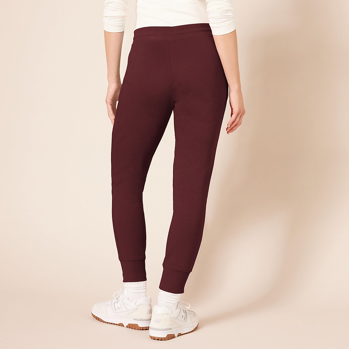 Amazon Essentials Women's Fleece Jogger Sweatpant (Available in Plus Size), Burgundy, X-Small