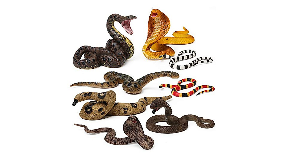 Realistic UANDME Fake Snakes - 8pcs Scary Snake Set