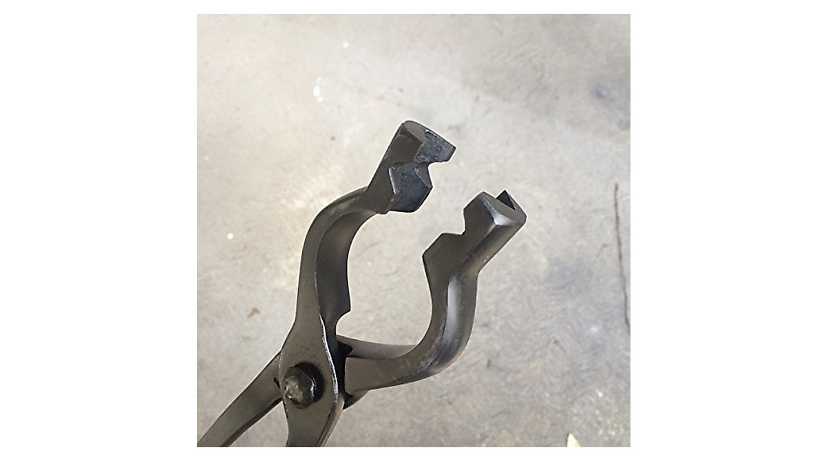 V-Bit Bolt Blacksmith Tongs - Ideal for Pros & DIY