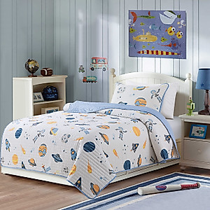 Soul & Lane Space Adventure Quilt Set - Queen Size with 2 Shams, Rocket and Planet Galaxy Themed Bedding, Solar System and Astronaut Design, Outer Space Quilted Bedspread for Kids