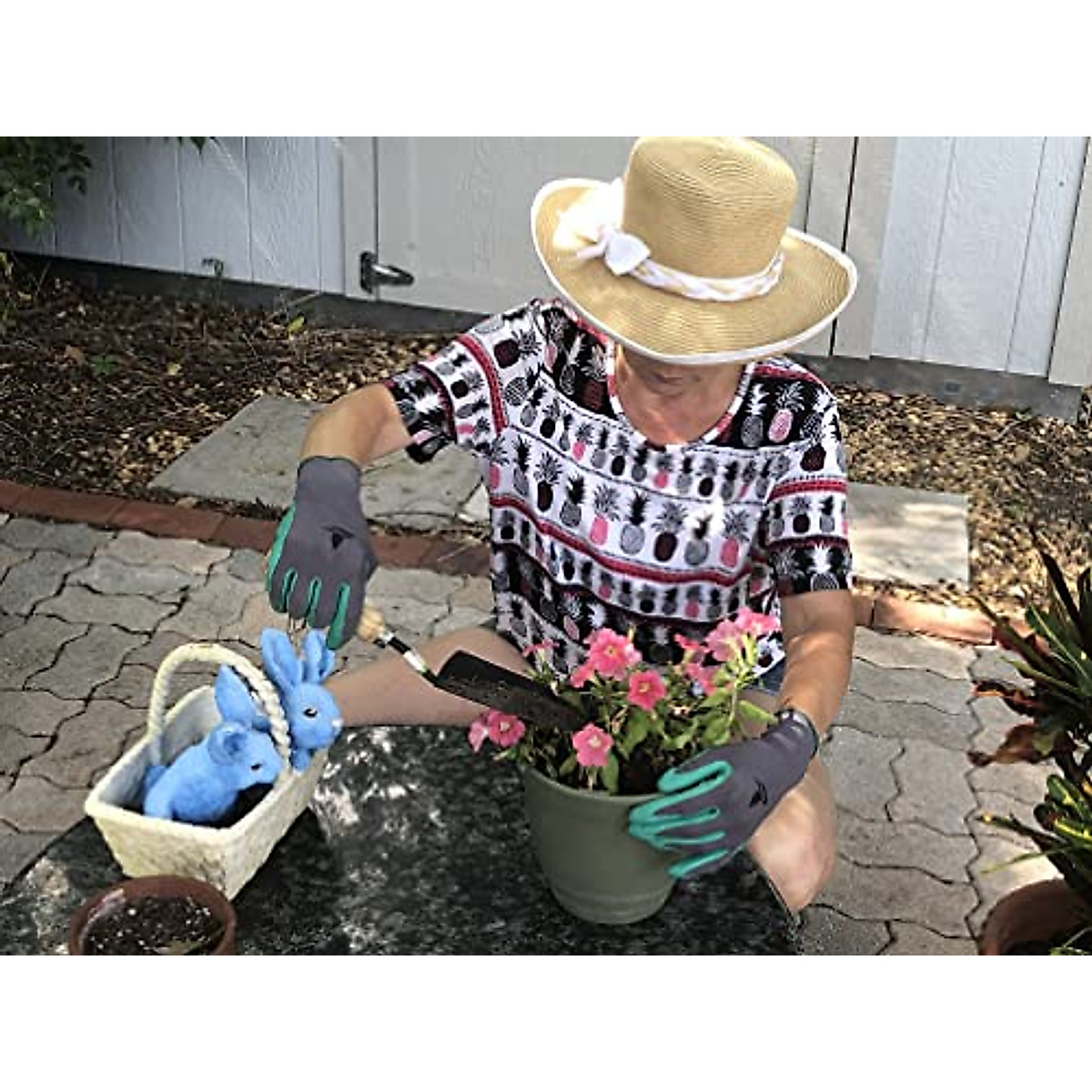 Garden Gloves Women and Men 2 pairs, Super Grippy Texture for Gardening and Work Activities - S,M,L Sizes (Medium)