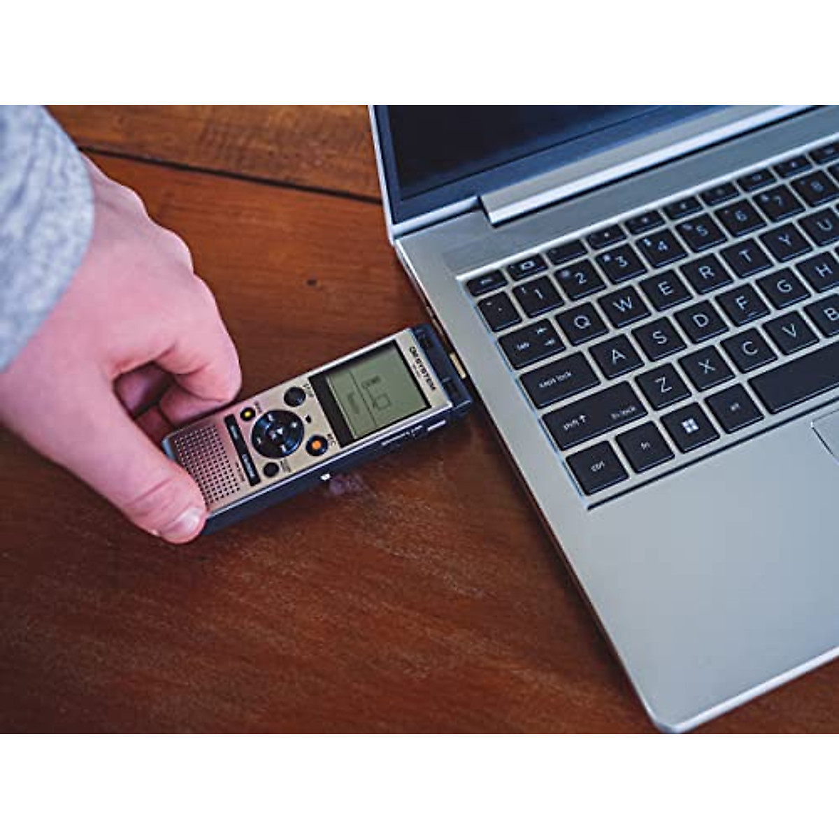 Olympus OM System WS-882 Digital Voice Recorder, with Linear PCM/MP3 Recording Formats, USB Direct, 4gb Playback Speed and Volume Adjust, File Index, Erase Selected Files