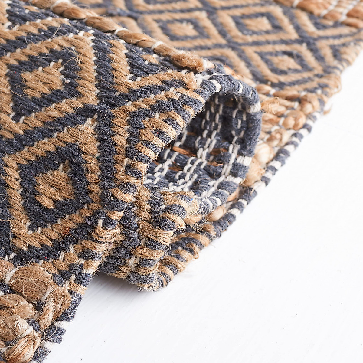 SAFAVIEH Natural Fiber Collection Accent Rug - 3' x 5', Charcoal & Natural, Handmade Boho Farmhouse Rustic Jute & Cotton, Ideal for High Traffic Areas in Entryway, Living Room, Bedroom (NFB653H)