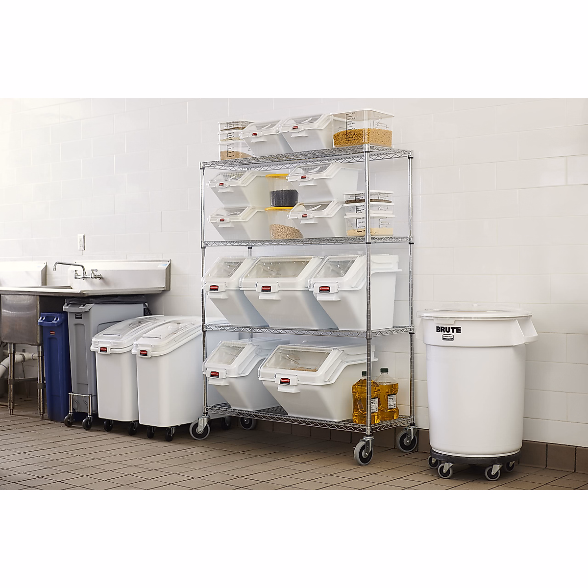 Rubbermaid Commercial Products Plastic Round Food Storage Container with Handle, 6 Quart, Clear, High Temperature Range Food Organization for Wet/Dry Food in Kitchen/Restaurants/Cafeteria, Pack of 12