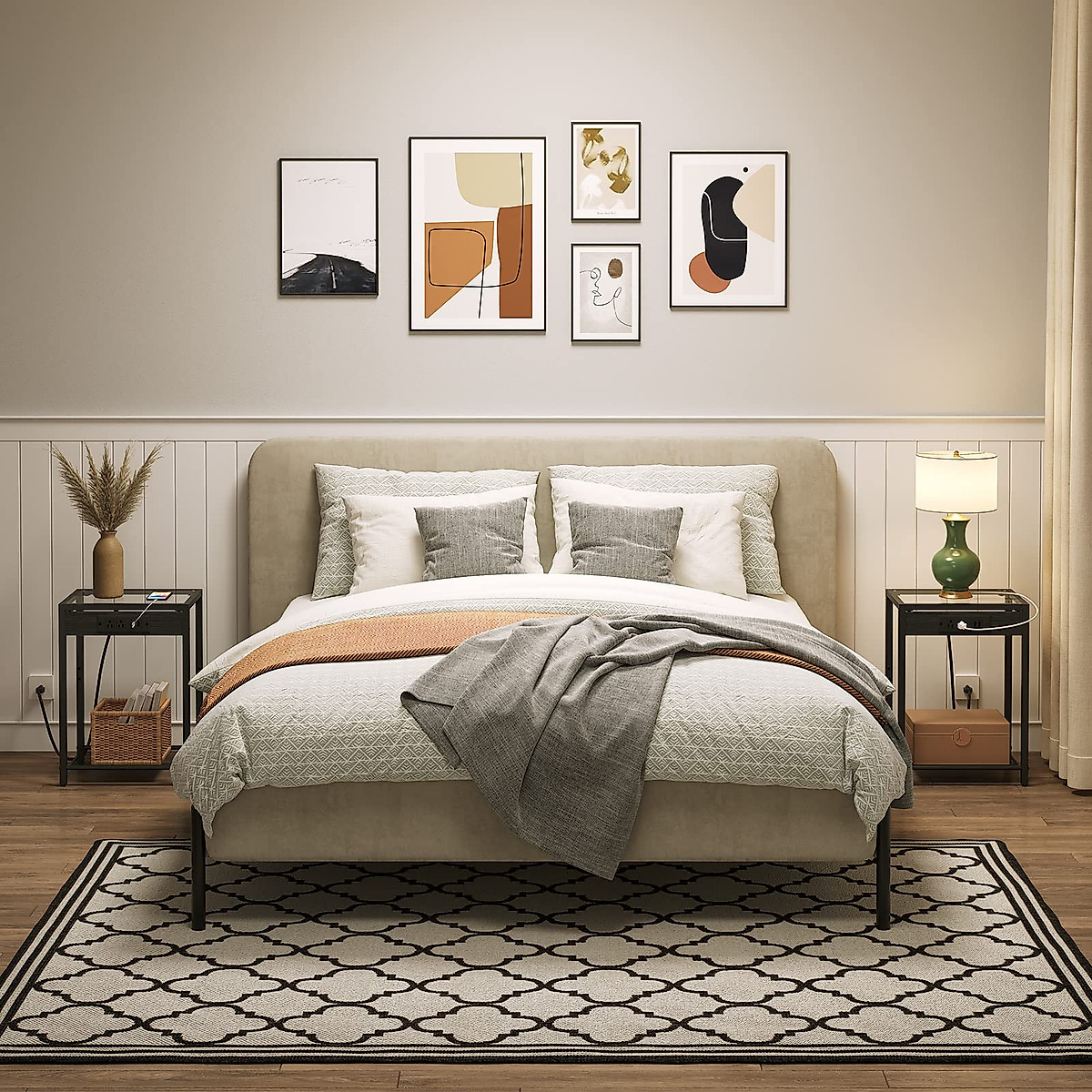 HOOBRO Side Table with Charging Station, Set of 2 End Tables with USB Ports, Nightstand for Tight Spaces, Tempered Glass, Modern Metal Frame, for Office, Bedroom, Living Room, Black BK76UBZP201