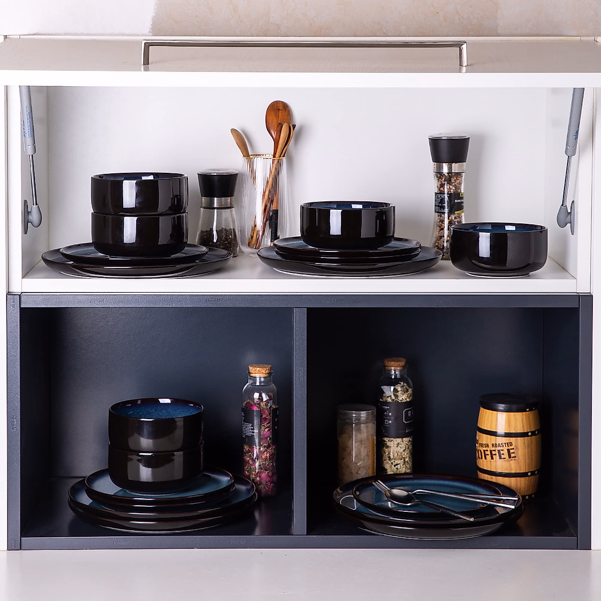 LERATIO Ceramic Dinner Plates Set of 6,10.5 Inch Reactive Glaze Porcelain Plates, Modern Shape Dinnerware Dishes Set for Kitchen,Microwave&Dishwasher&Oven Safe, Scratch Resistant-Blue