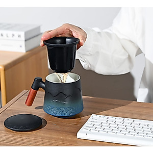 NCQIXIAO Tea Cup with Infuser and Lid, Gradual Mountain and Spray Tea Mug Cups with Infuser, Wood Handle Ceramic Coffee Mug with Lid Tea 430ml/14.50 OZ (Gradient Blue)