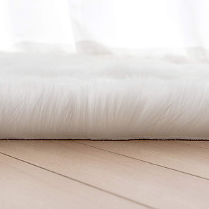 Carvapet 6x9 Shaggy Faux Sheepskin Area Rug – Soft, Luxury White Fur Floor Mat, Bedside Carpet for Bedroom & Living Room